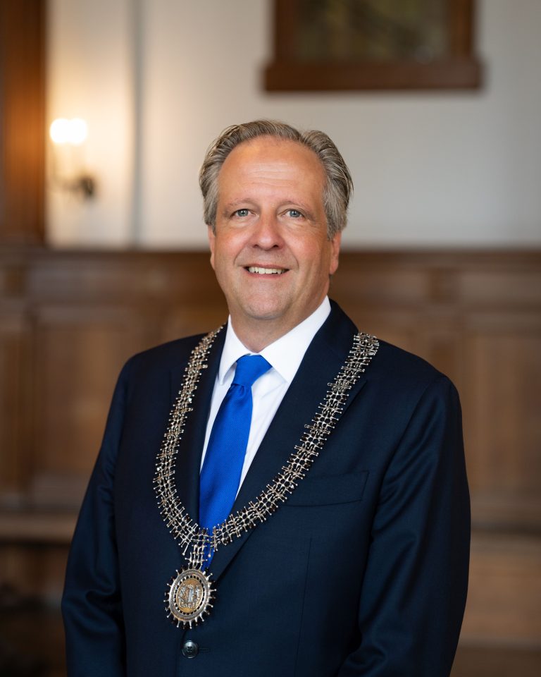 Alexander Pechtold beëdigd als nieuwe burgemeester van Delft - RIS Delft